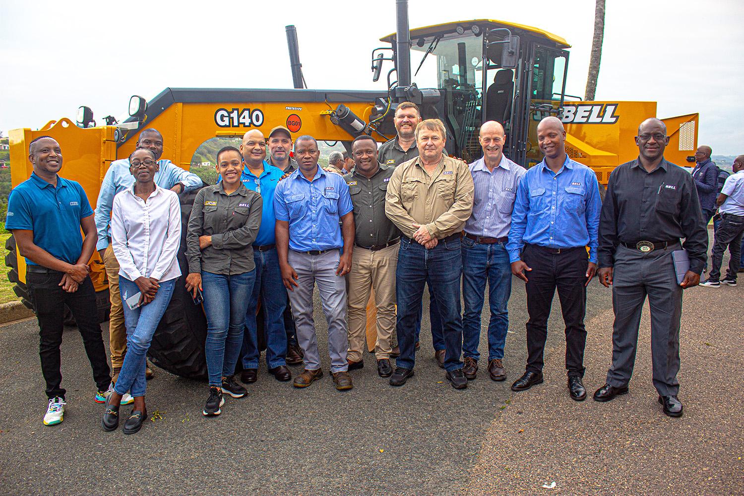 Bell Grader presented to an inter-provincial delegation - Bell Equipment