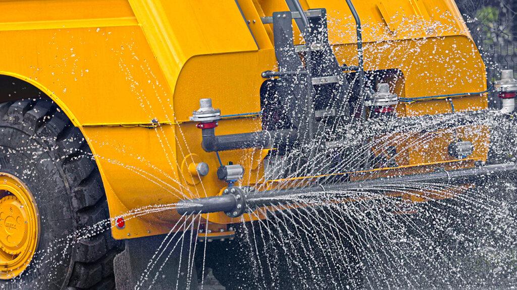 Bell introduces 27 000 L off-road water tanker at Hillhead - Bell Equipment